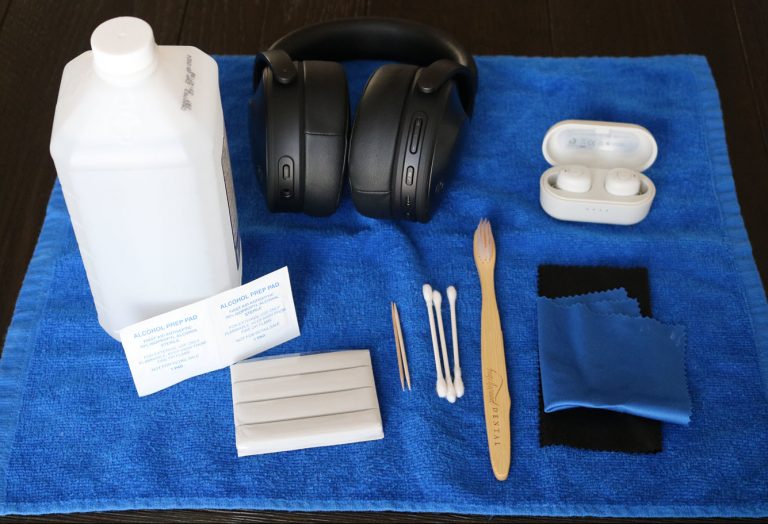 How to Clean Earbuds and Headphones