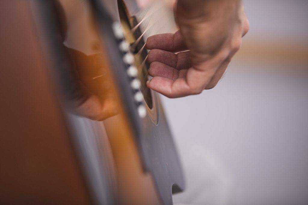 Eight Great Tips for Learning Steel-String Acoustic Guitar - Yamaha Music