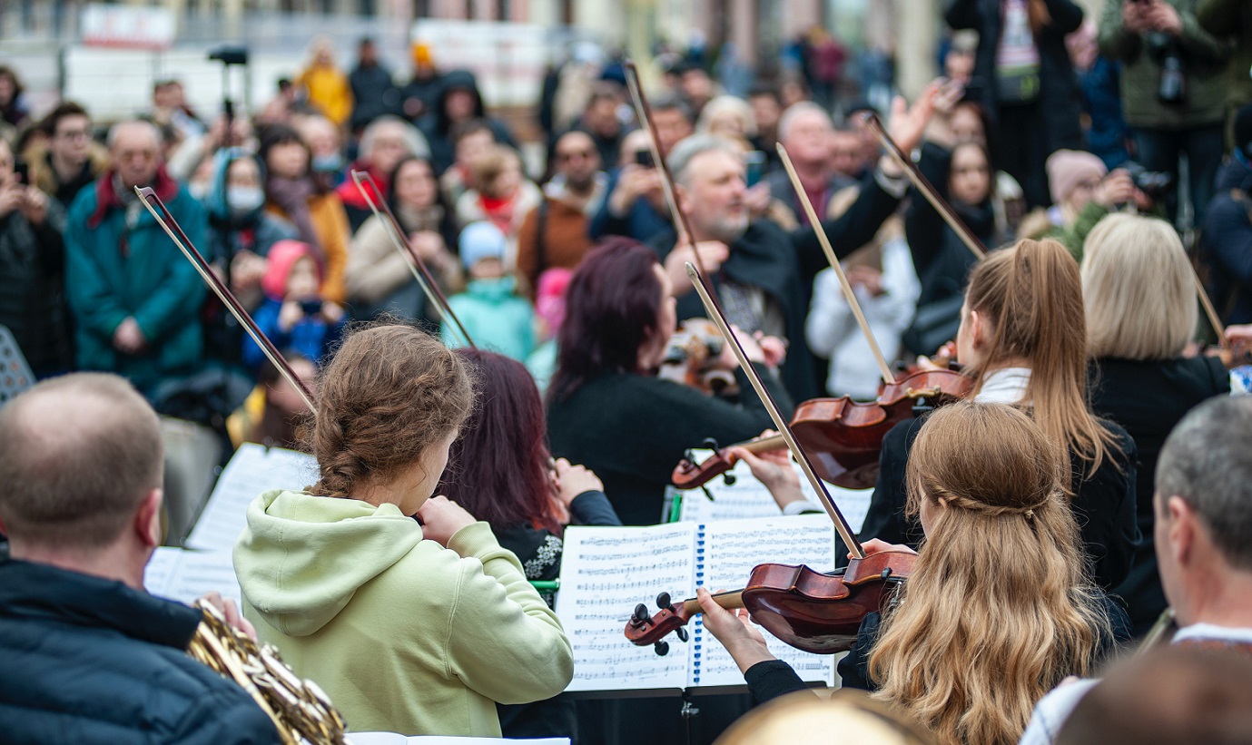 Expert Tips for Navigating Your First Festival - Yamaha Music