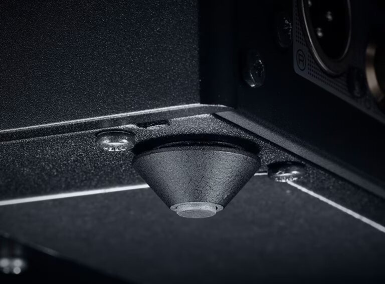 Spotlight on the Yamaha HA-L7A Headphone Amplifier