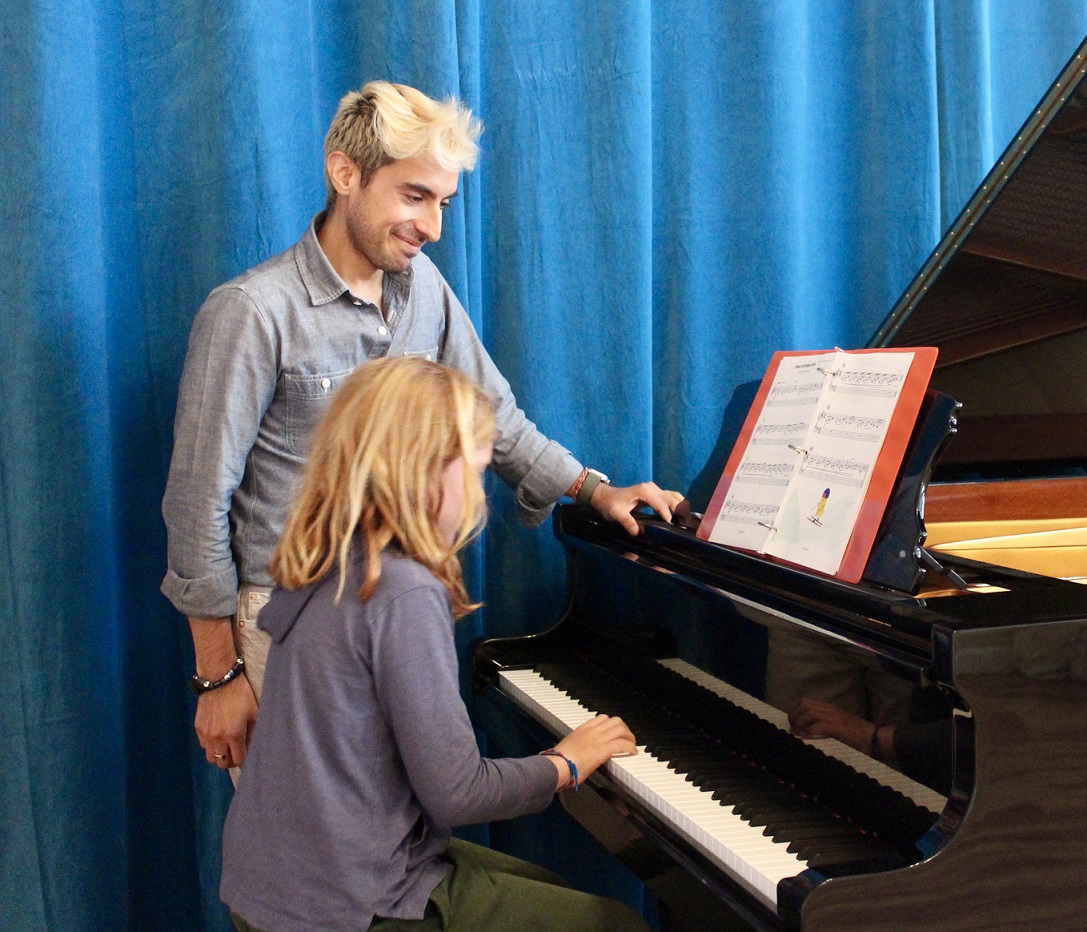 One Arm Will Do on the Piano - Yamaha Music